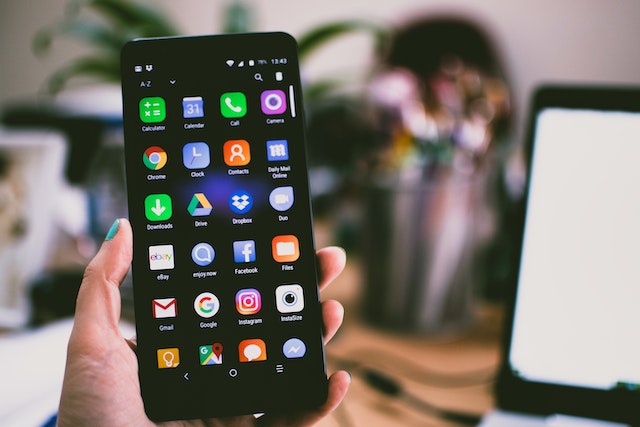 Top 10 Best Budget Smartphones for College Students In 2023 - SchoolRack
